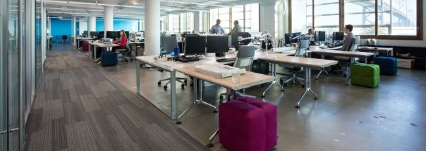 Online kommunikálnak az egyterű irodák dolgozói - HWSW