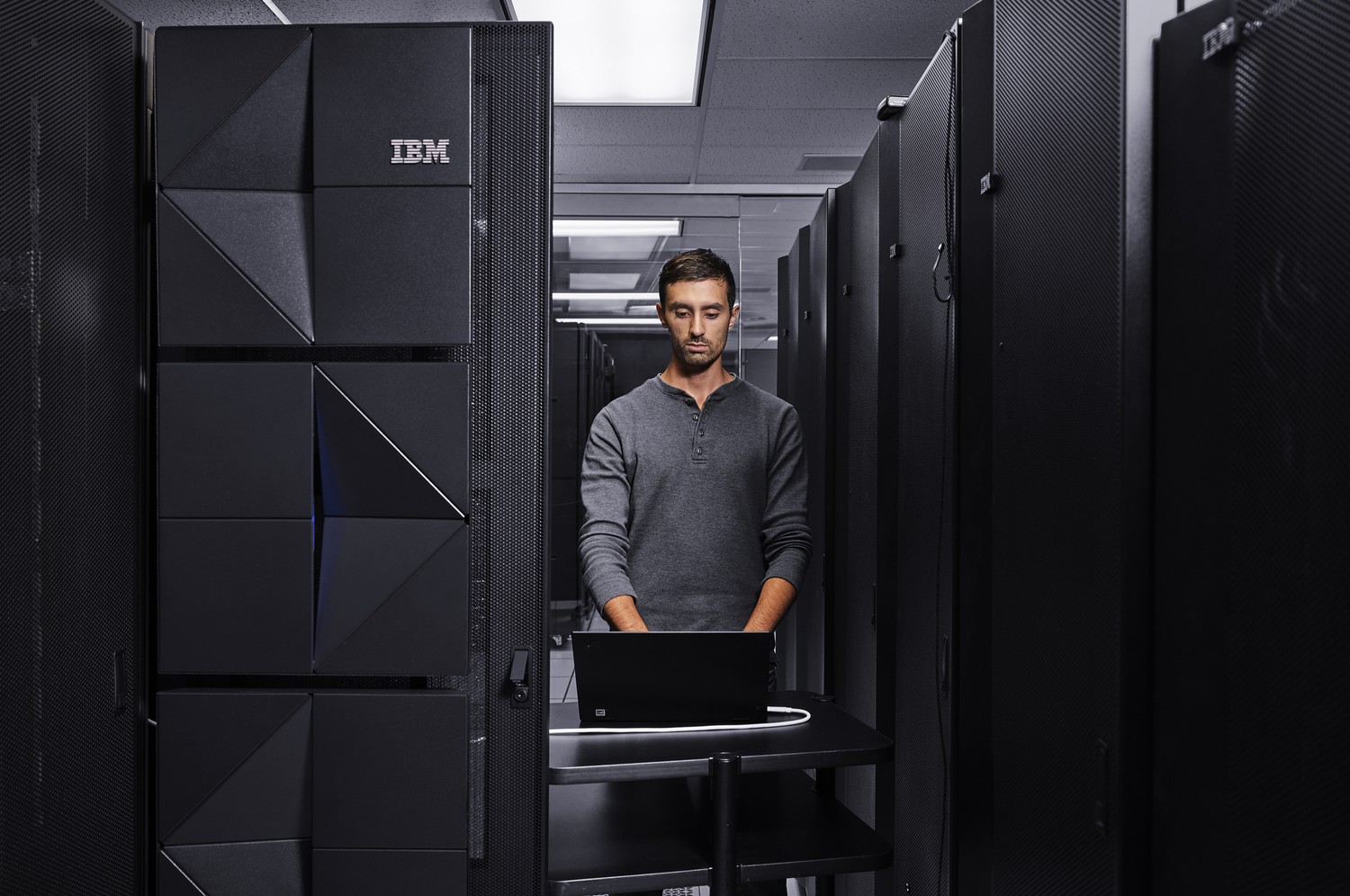 Májustól szállítja a z16 mainframe-eket az IBM - HWSW