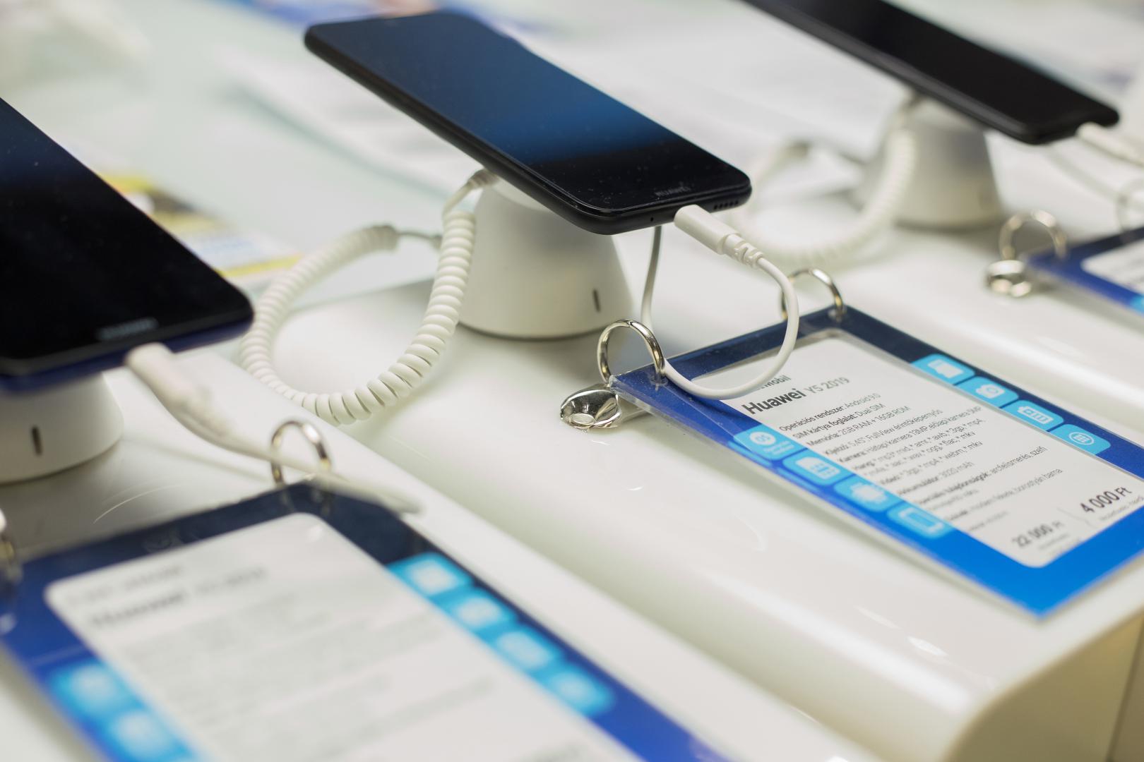 Nem engedi el a mobilt a 4iG - HWSW